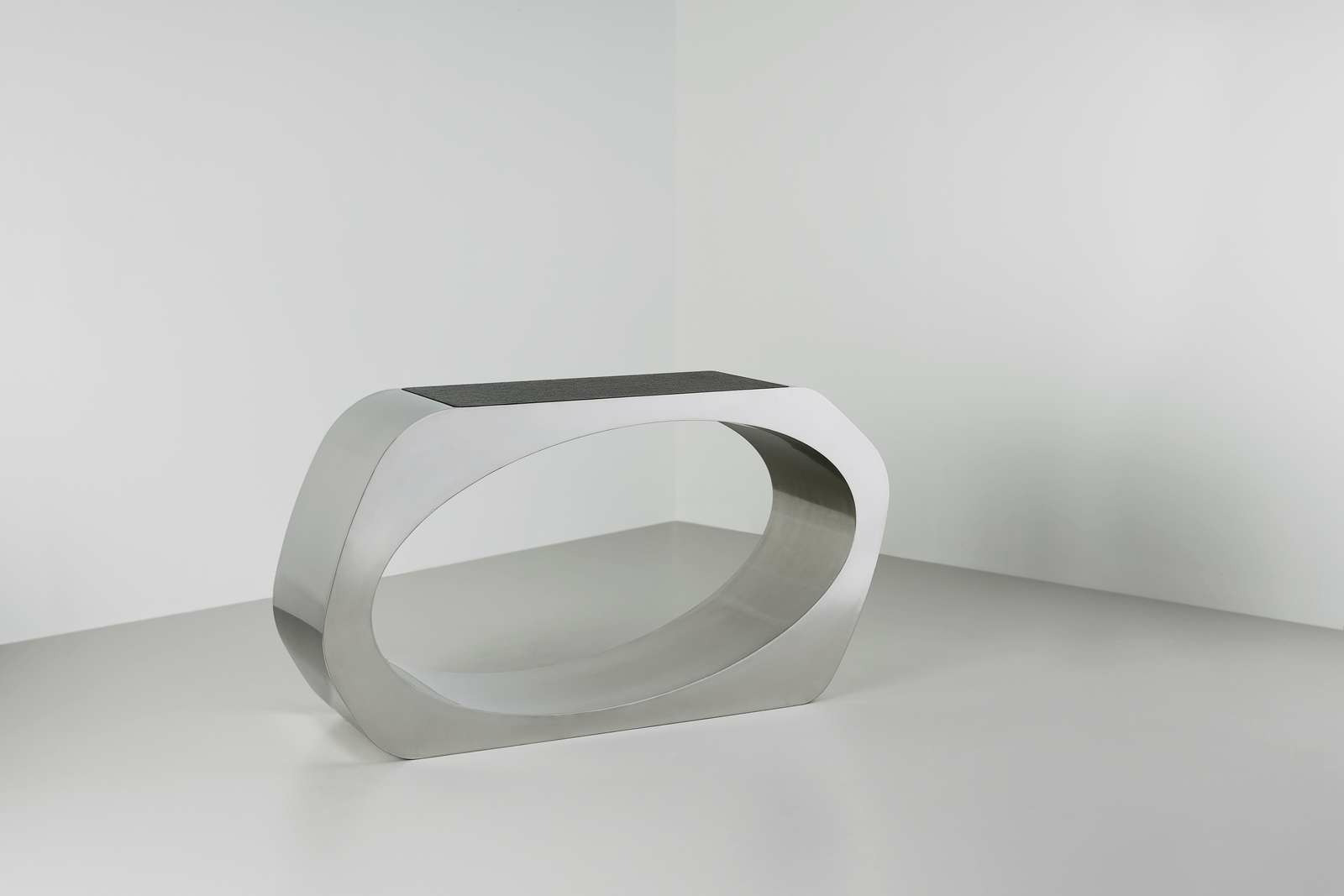 Hollace Cluny / Skye Console II