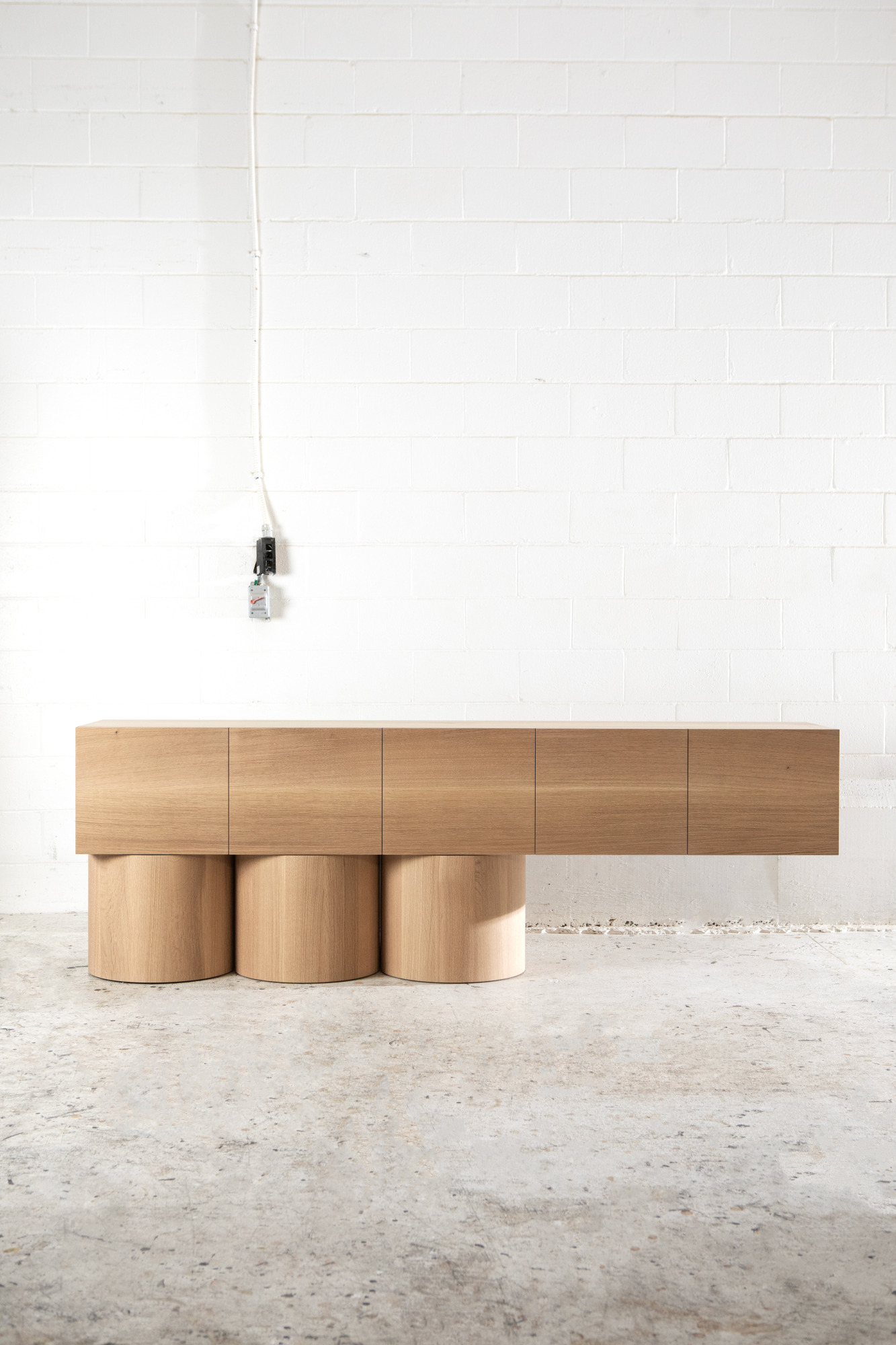 Hollace Cluny / Noga Console Cantilever