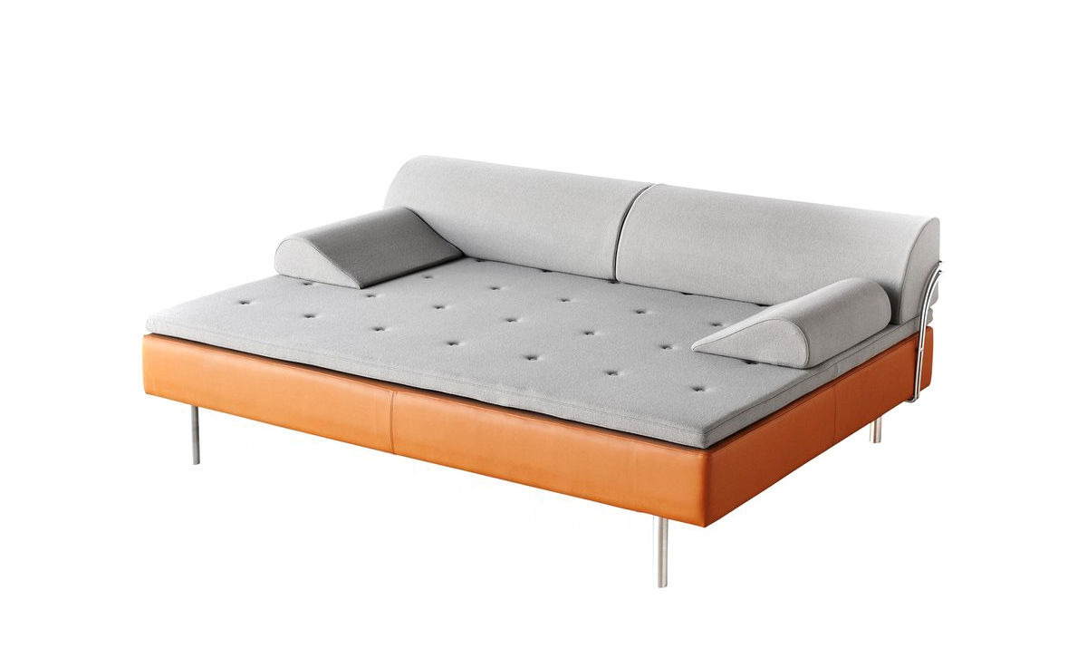 Hollace Cluny / DIVA DAYBED by Gubi