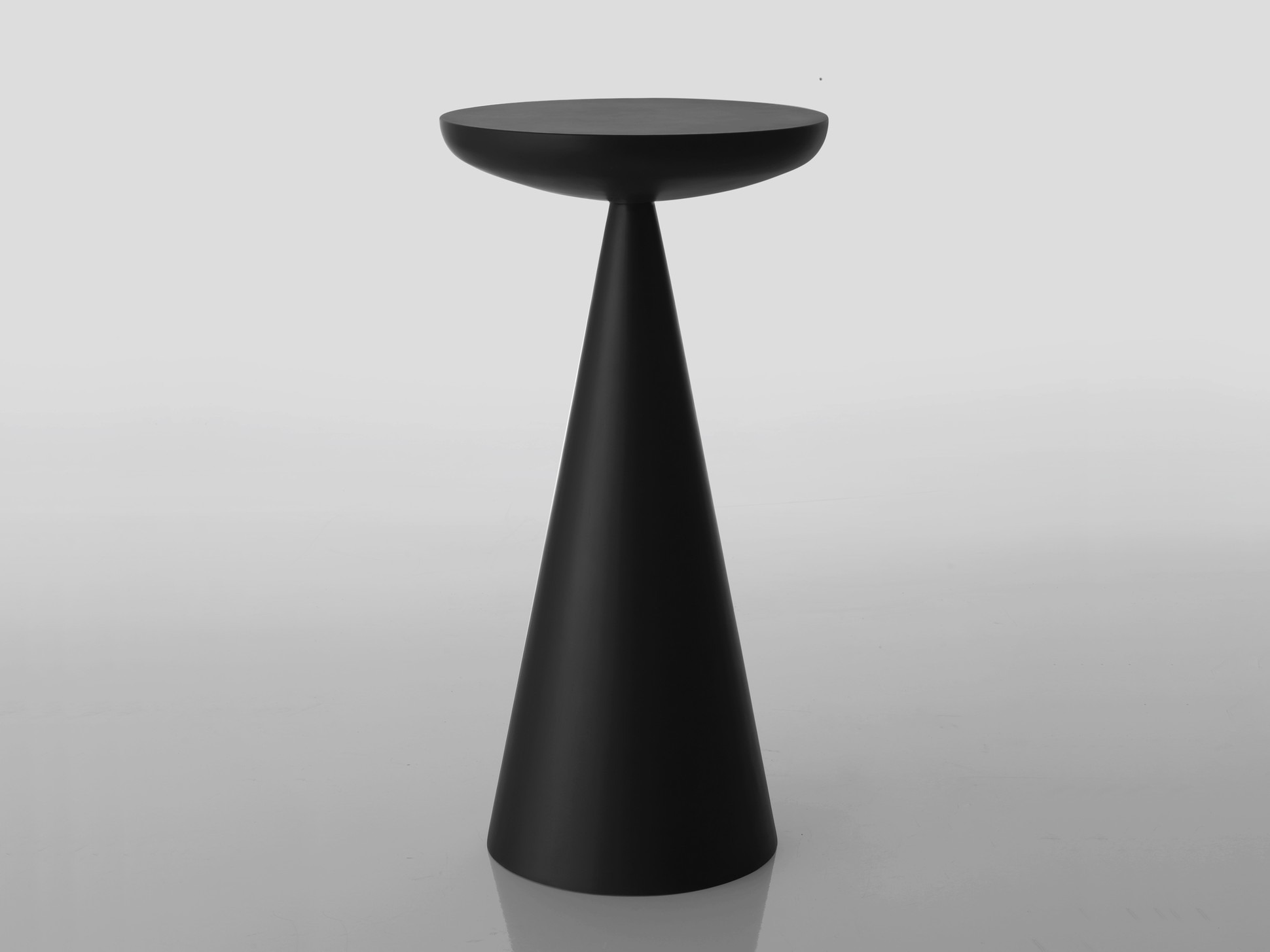 Hollace Cluny / Miss Tables